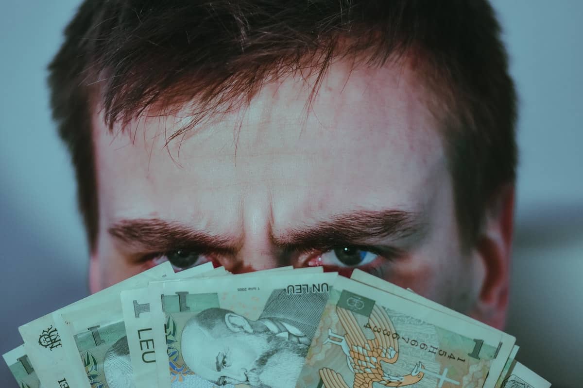10 Simple Tips To Stop Spending Money On Unnecessary Things